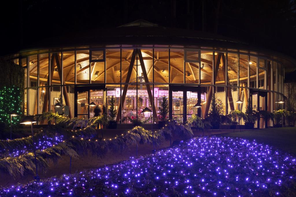 Rose Carousel - The Butchart Gardens